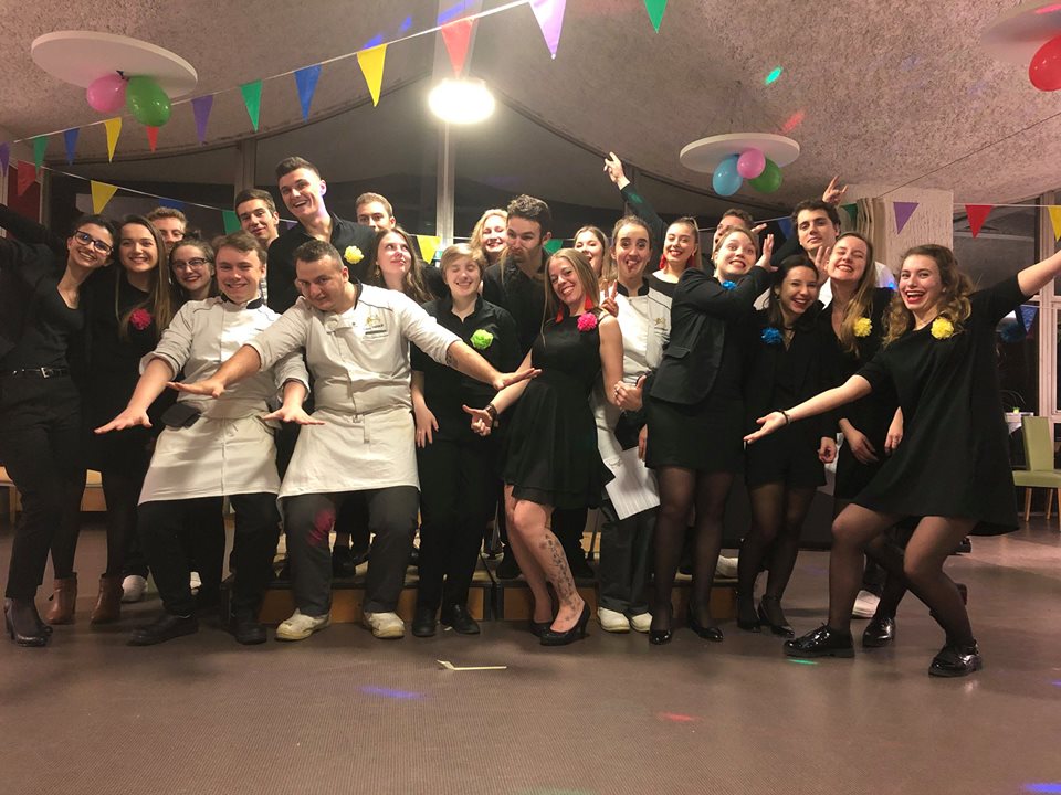 photo groupe repas de gala - Hotel de Guyenne à Talence
